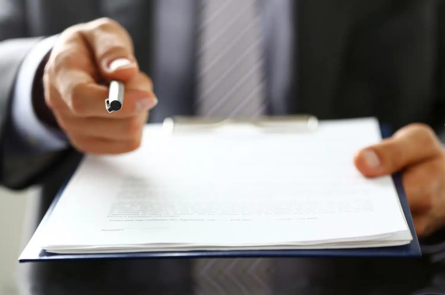 Employment Contract UAE: Key Guidelines & Legal Insights
